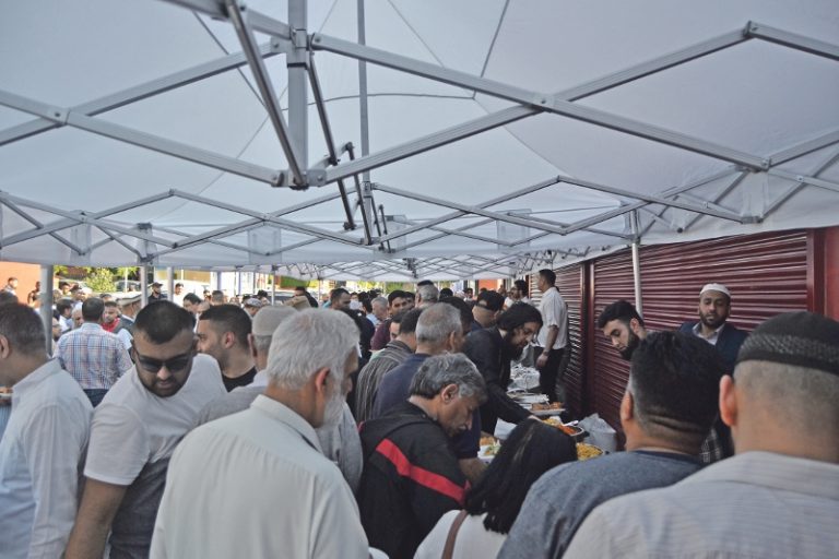 Asian Express Newspaper - CC Continental arrives in Hyde Park