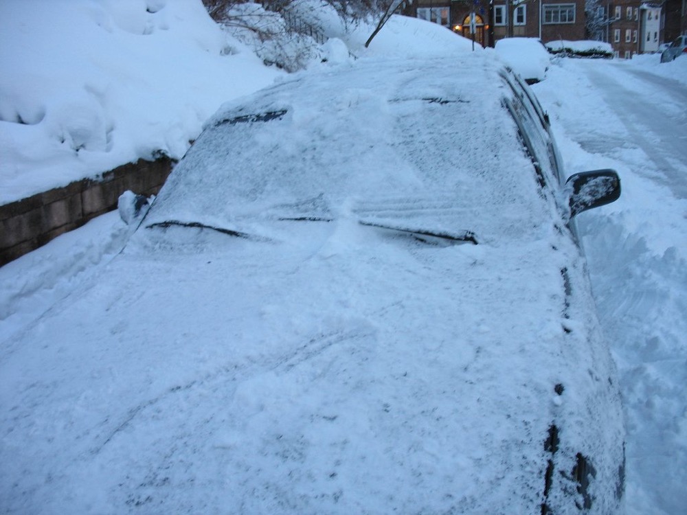 Asian Express Newspaper - How to correctly de-ice your car this winter