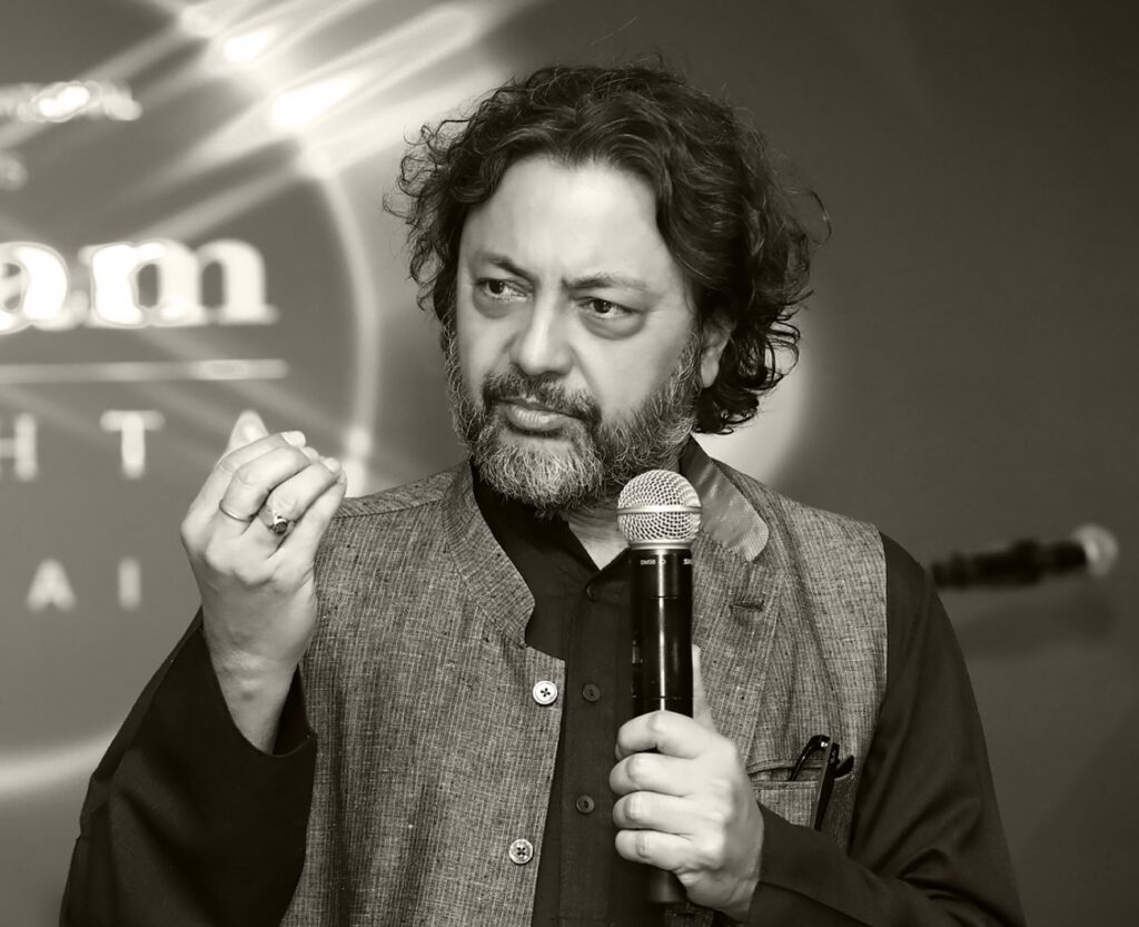 Asian Express Newspaper - Timeless romance… world’s largest Urdu ...